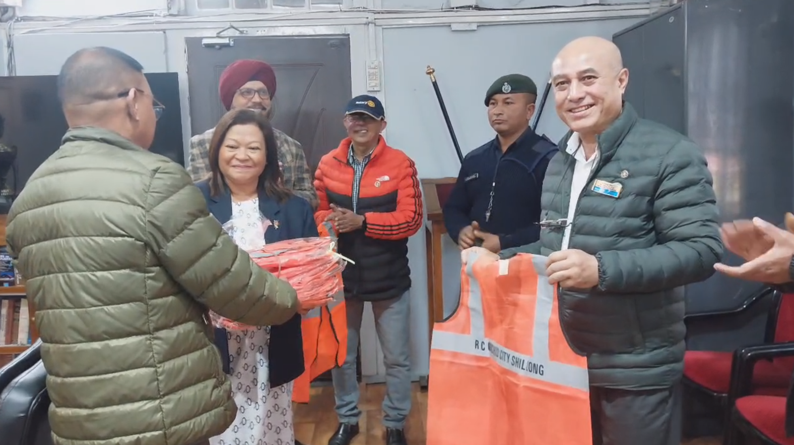 Rotary Club Donates Reflective Vests to Traffic Police | T7 New